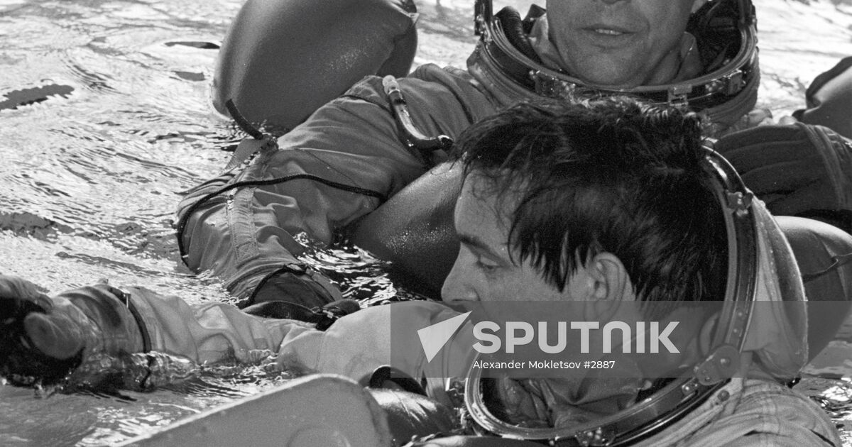 Valeri Bykovski and Vladimir Aksenov, practicing splashdown | Sputnik ...
