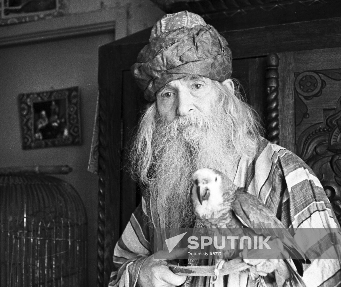 LONGO 100TH BIRTHDAY PARROT HOME | Sputnik Mediabank