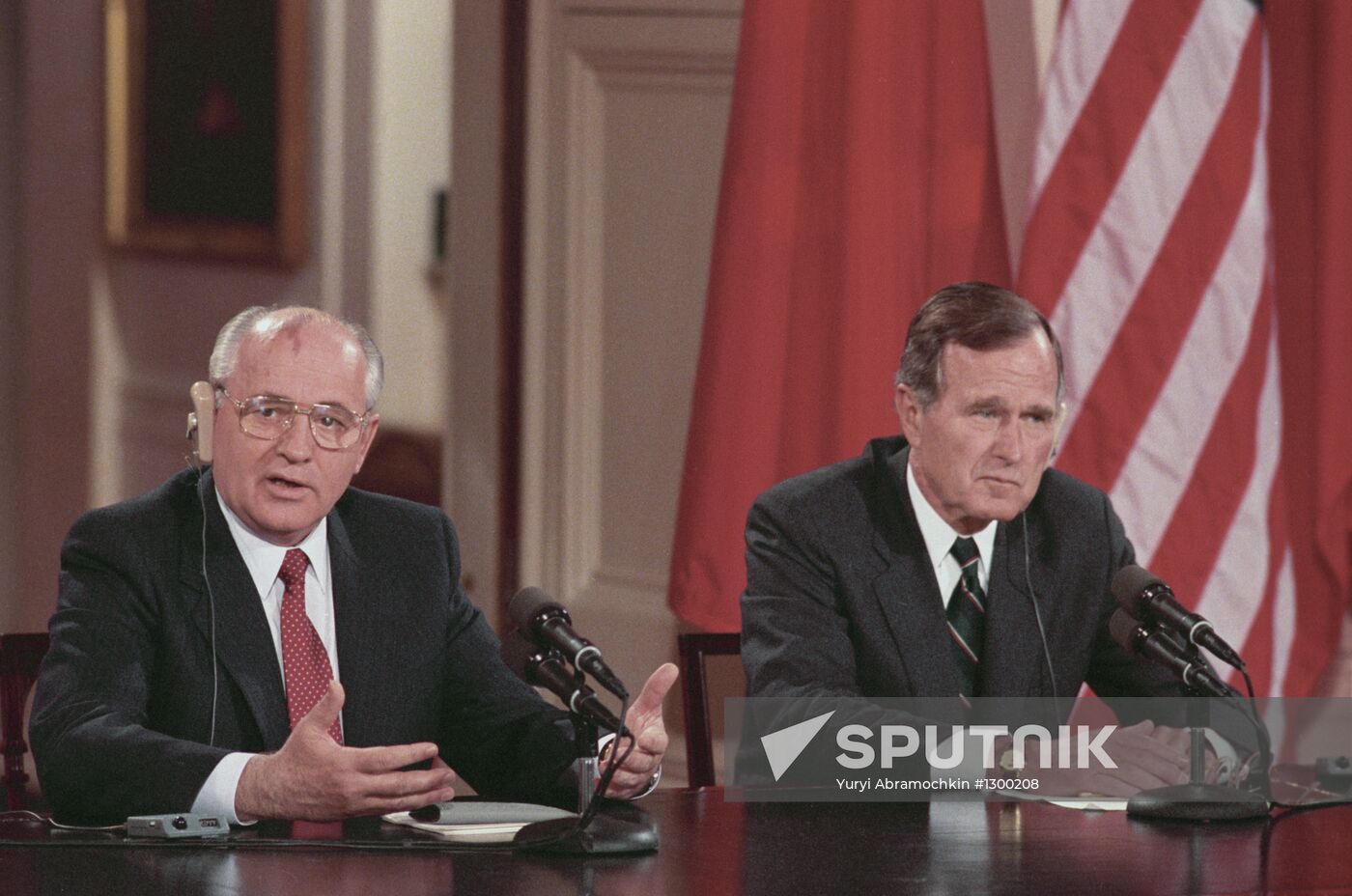 George Bush and Mikhail Gorbachev | Sputnik Mediabank
