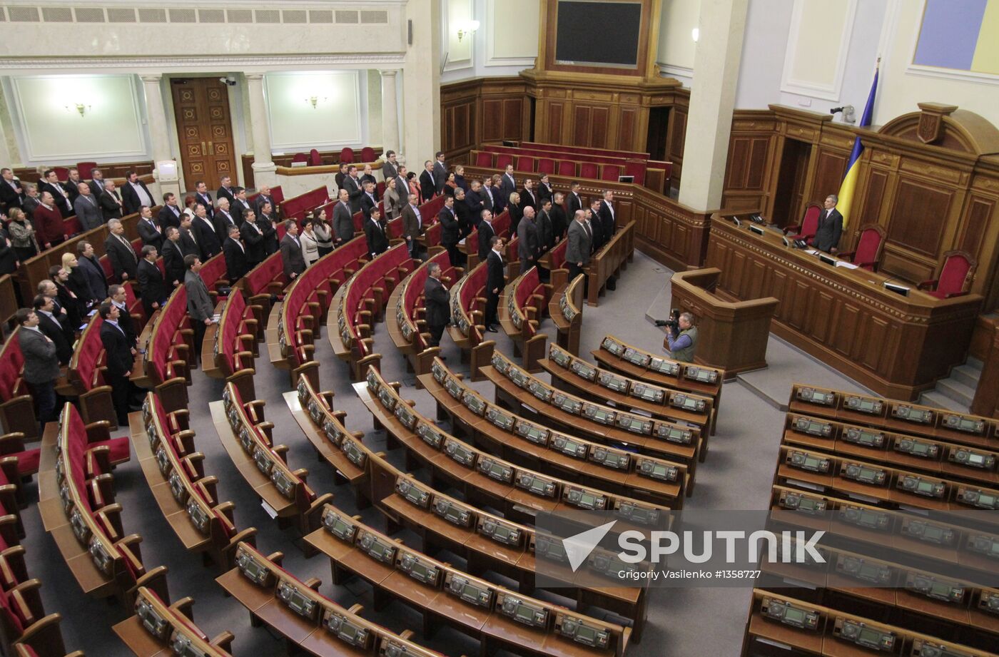 Opposition holds extraordinary session of Ukraine Verkhovna Rada ...