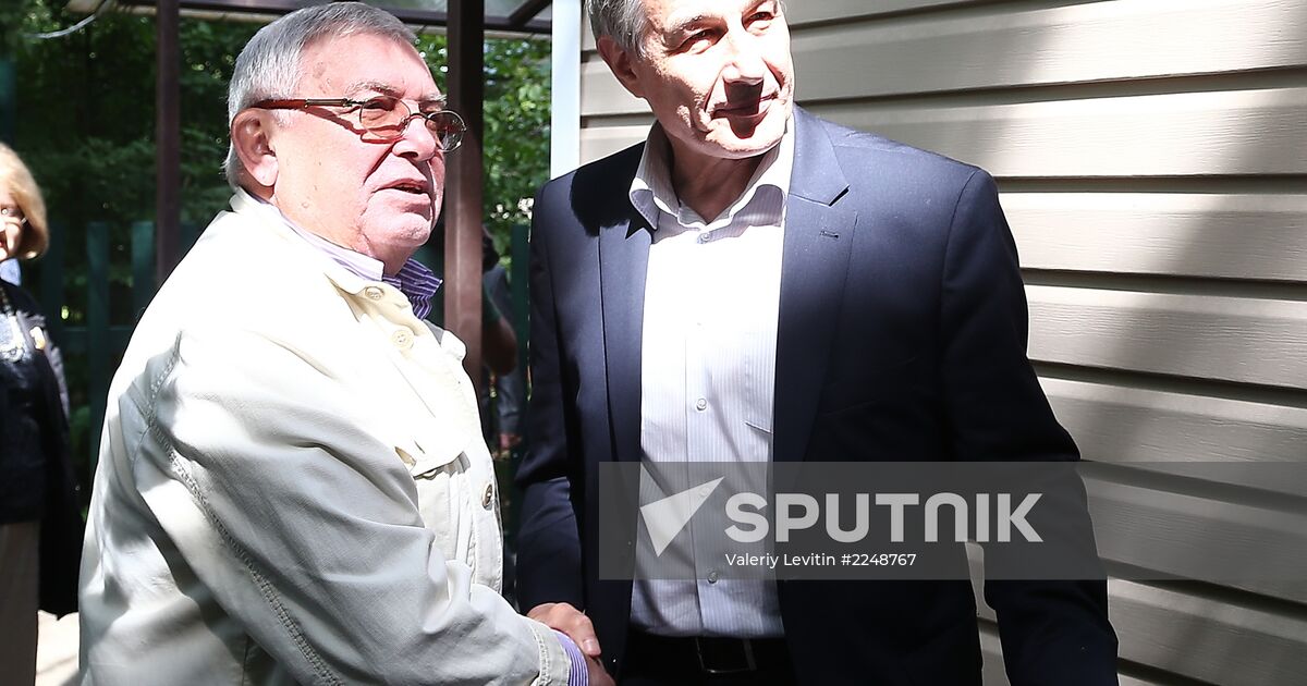 Poet Yevgeny Yevtushenko's 80th birthday celebrated in Moscow | Sputnik ...