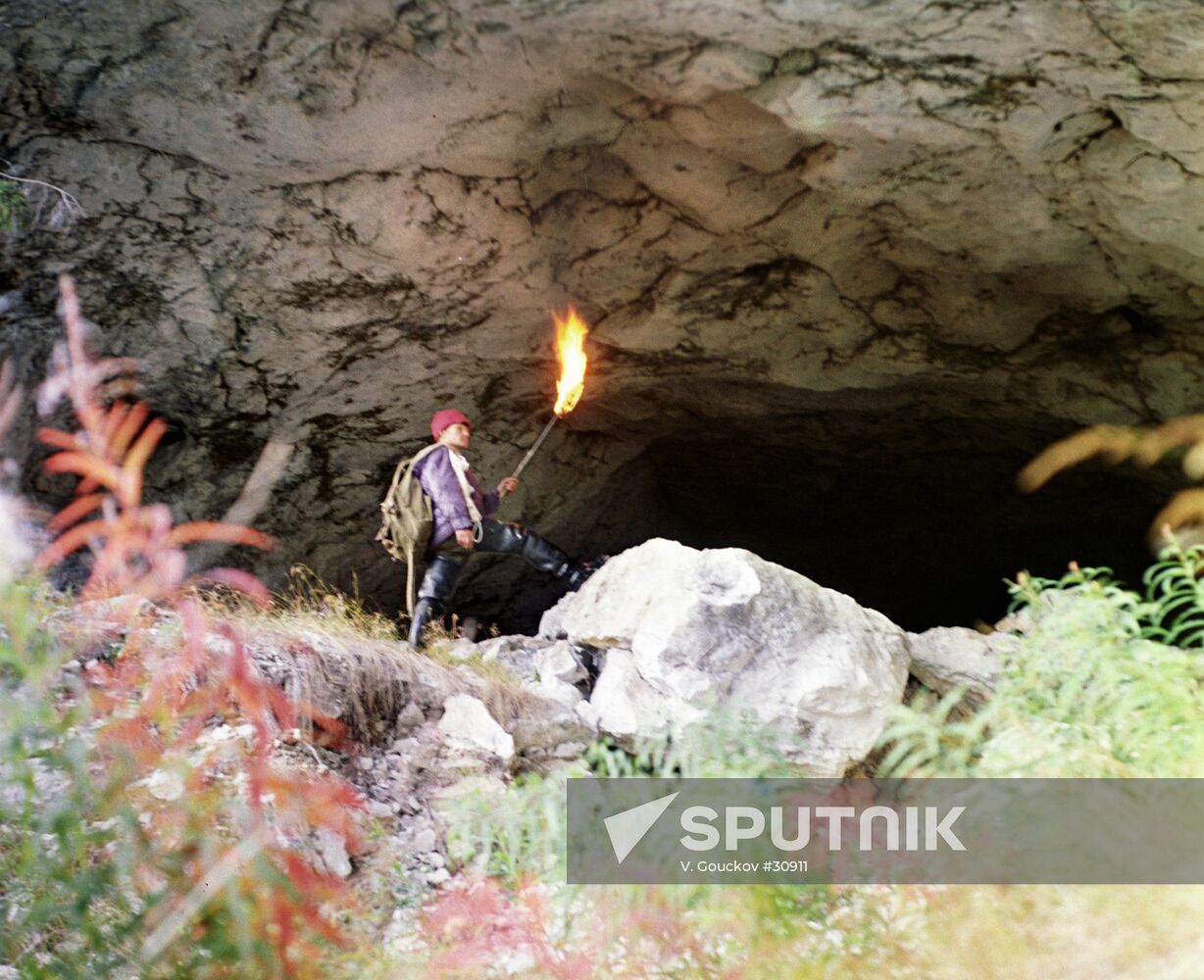 SPELEOLOGIST CAVE PREPARATION | Sputnik Mediabank