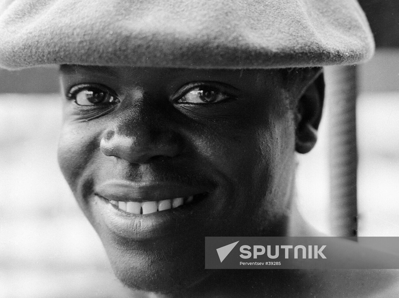 WORKER FITTER ANGOLA | Sputnik Mediabank