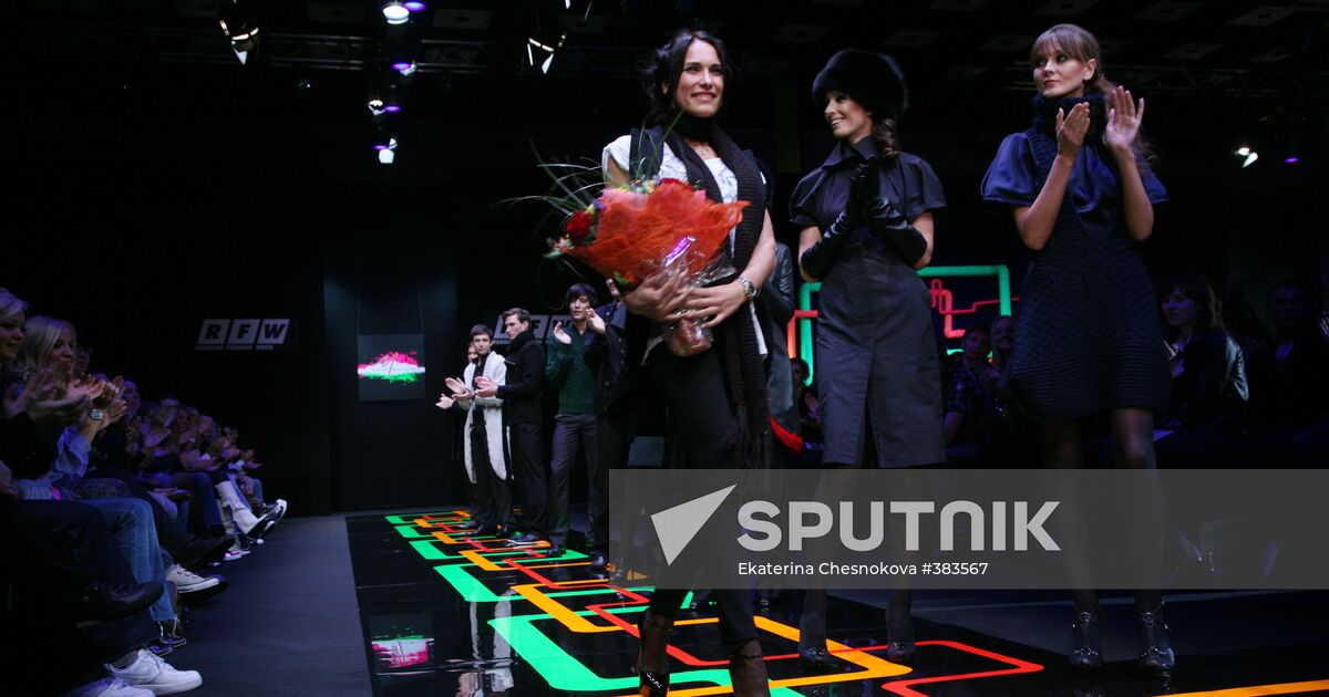 Maria Kravtsova presents new collection at Russian Fashion Week ...