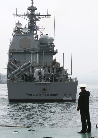 The guided missile cruiser USS Cowpens in Vladivostok | Sputnik Mediabank