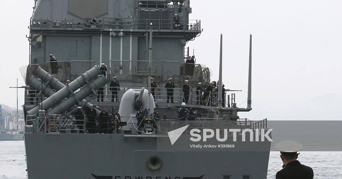 The guided missile cruiser USS Cowpens in Vladivostok | Sputnik Mediabank
