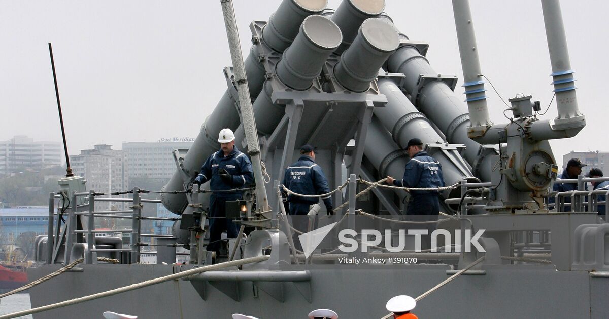 The guided missile cruiser USS Cowpens in Vladivostok | Sputnik Mediabank