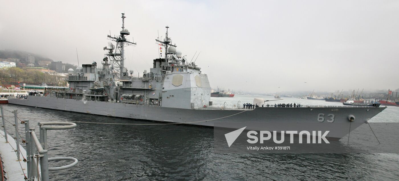 The guided missile cruiser USS Cowpens in Vladivostok | Sputnik Mediabank