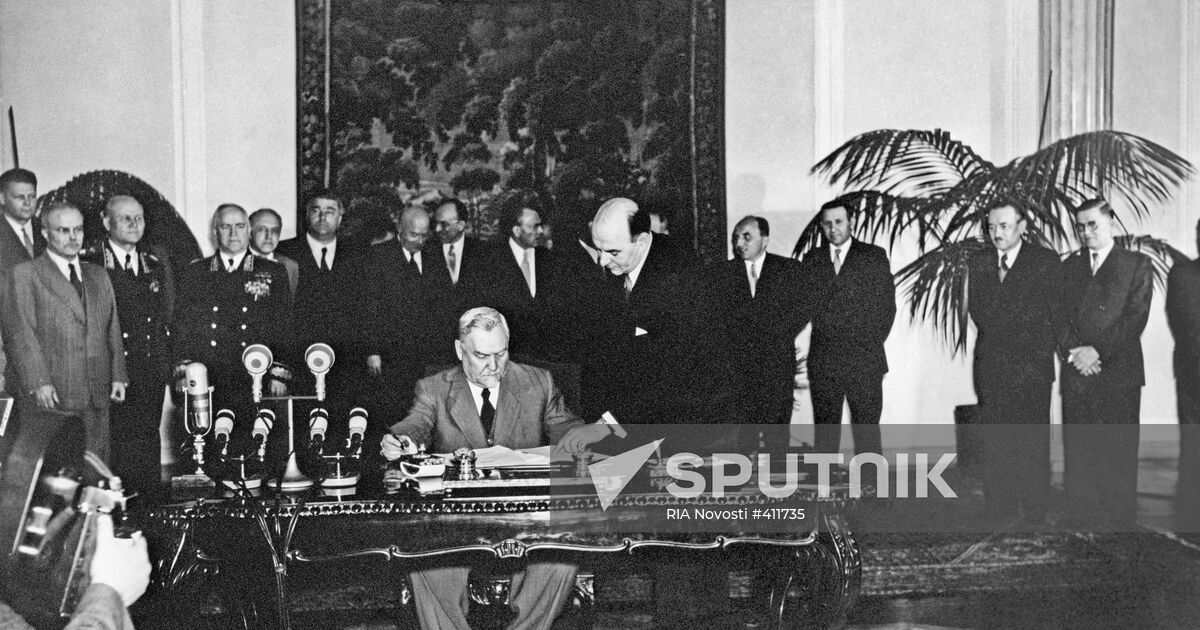 Signing the Warsaw Treaty in 1955 | Sputnik Mediabank