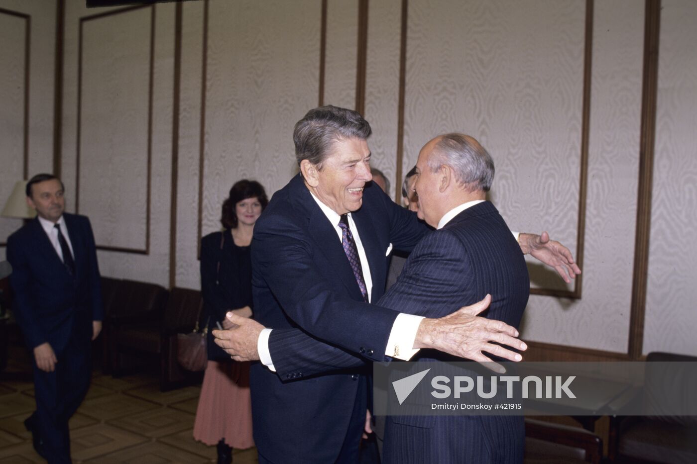 Soviet leader Mikhail Gorbachev meeting with Ronald Reagan | Sputnik ...