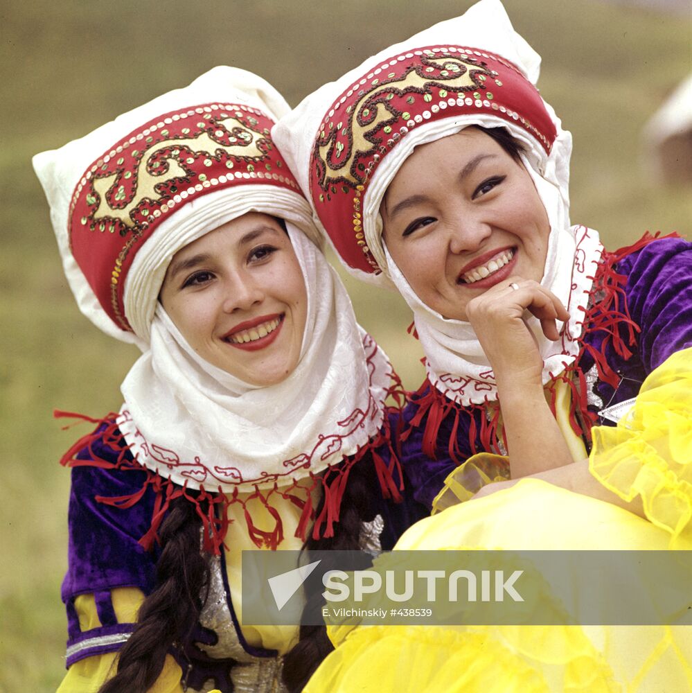 Kirghiz women wearing traditional dresses | Sputnik Mediabank
