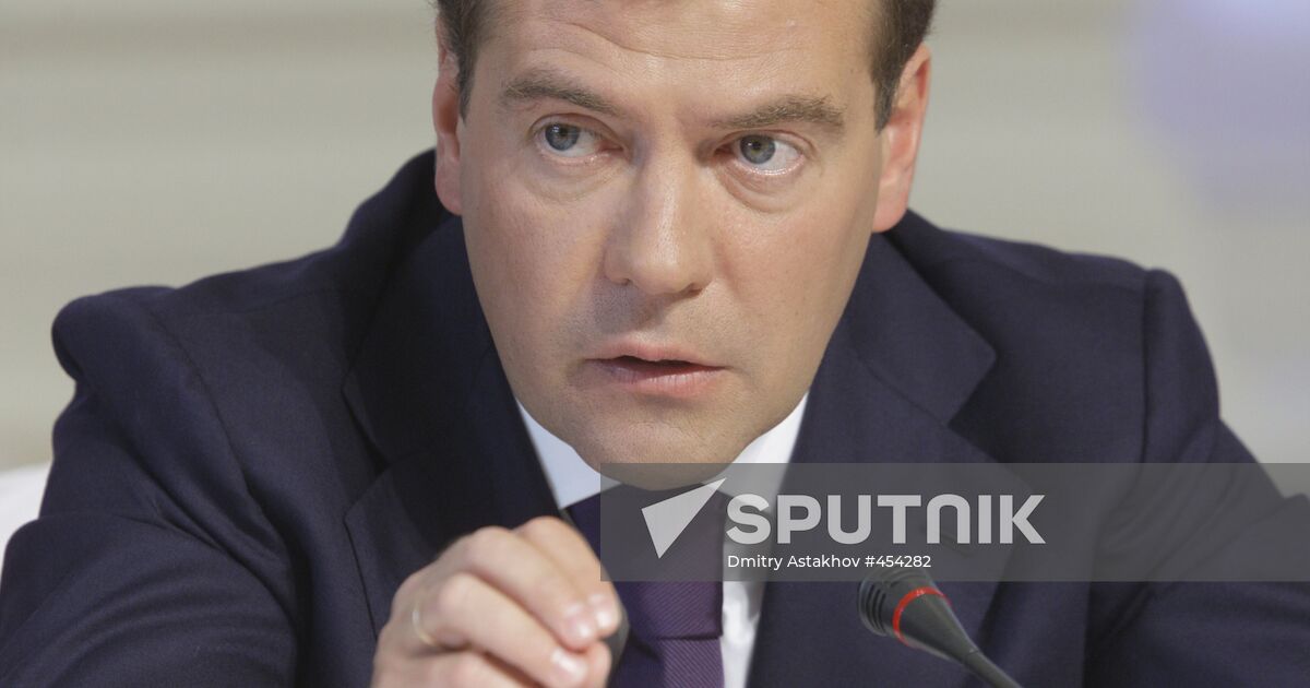 Dmitry Medvedev meets with members of Valdai Discussion Club | Sputnik ...
