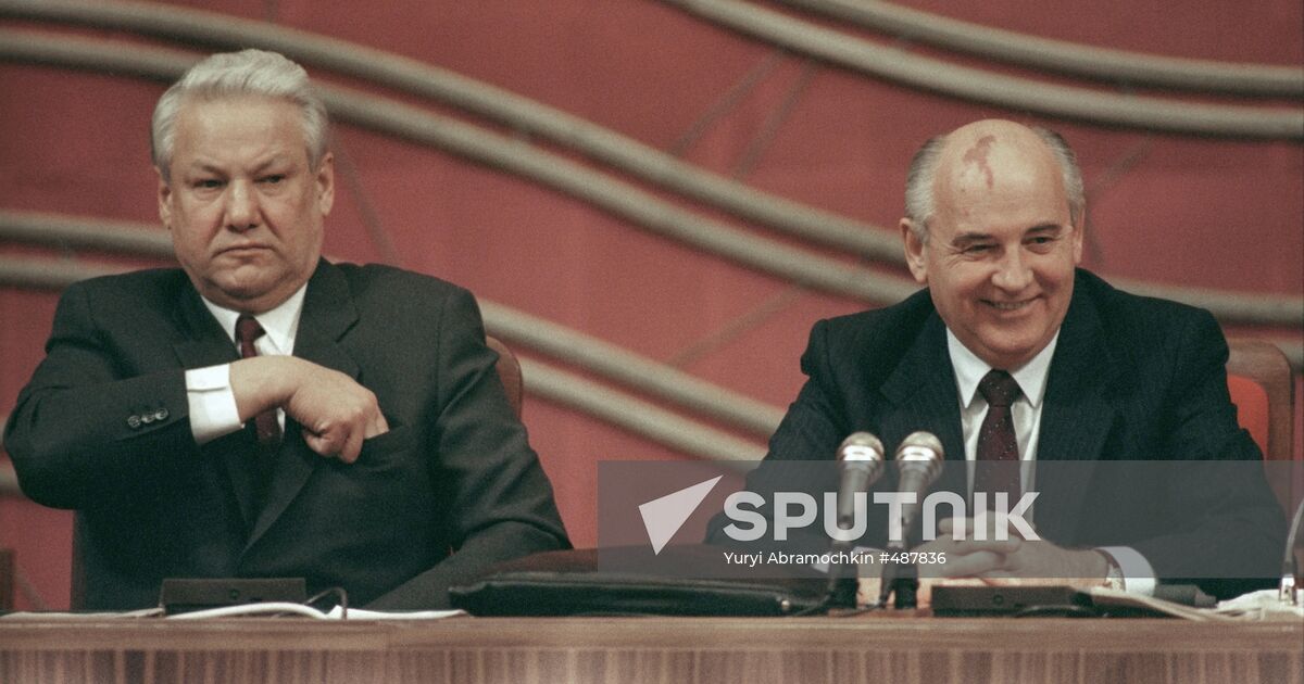 Boris Yeltsin, Mikhail Gorbachev | Sputnik Mediabank