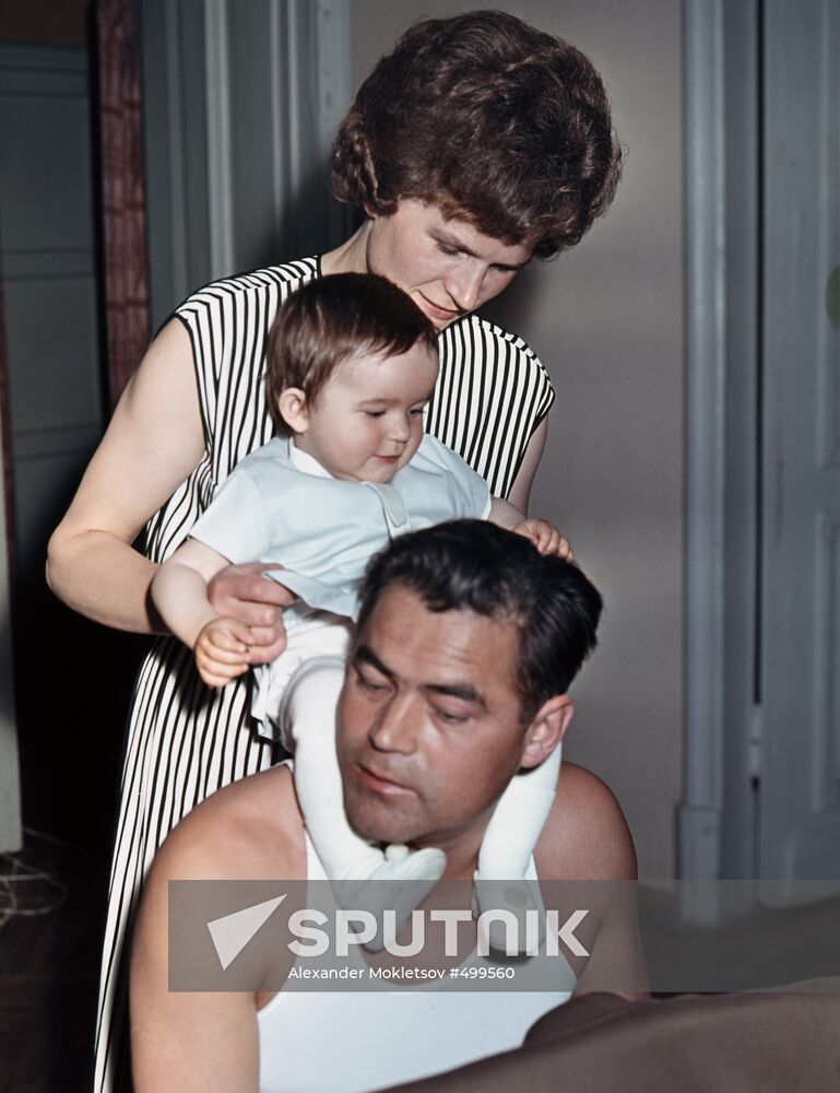 Valentina Tereshkova, Andriyan Nikolayev and their daughter | Sputnik ...