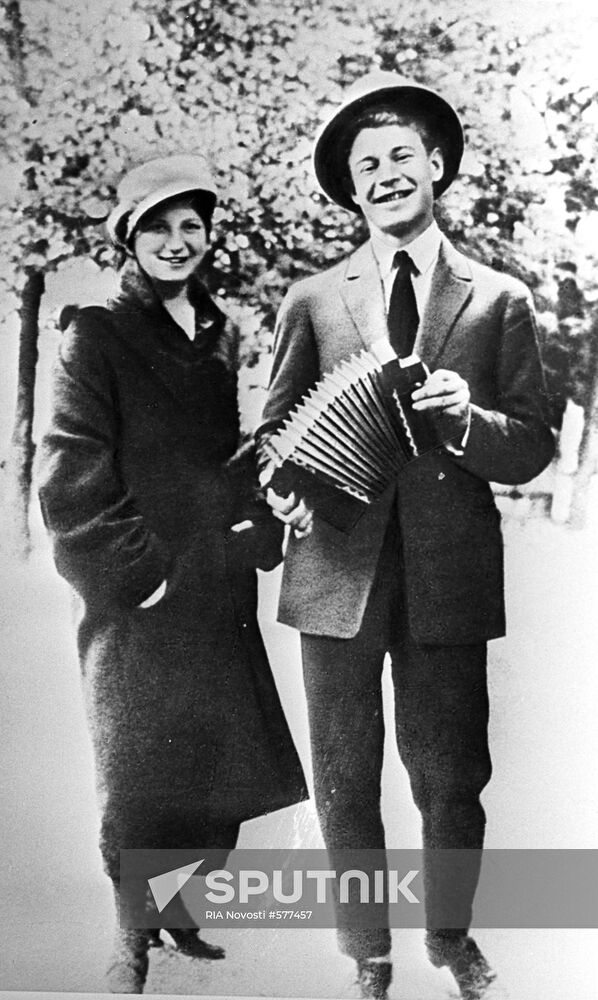 Sergei Yesenin with sister Yekaterina | Sputnik Mediabank