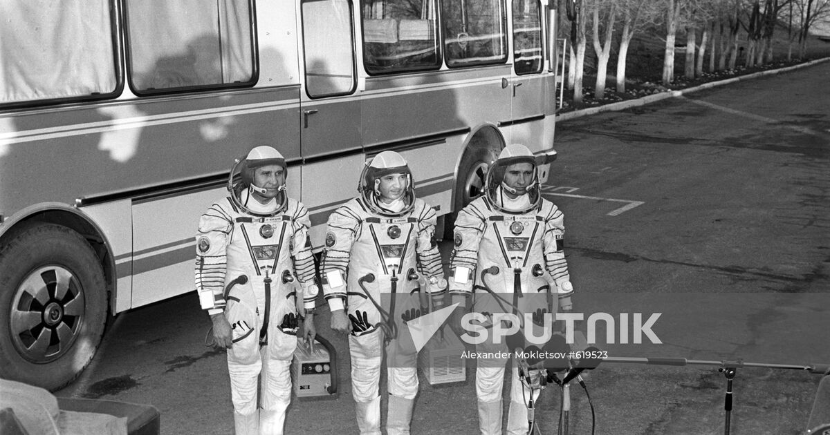 Leonid Kizim Oleg Makarov And Gennadi Strekalov Sputnik Mediabank