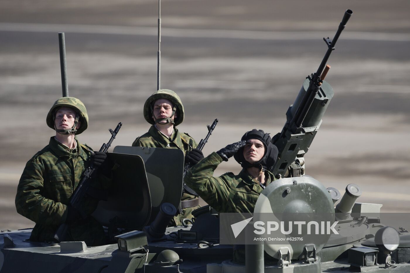 Crew and weapons of Dozor vehicle | Sputnik Mediabank