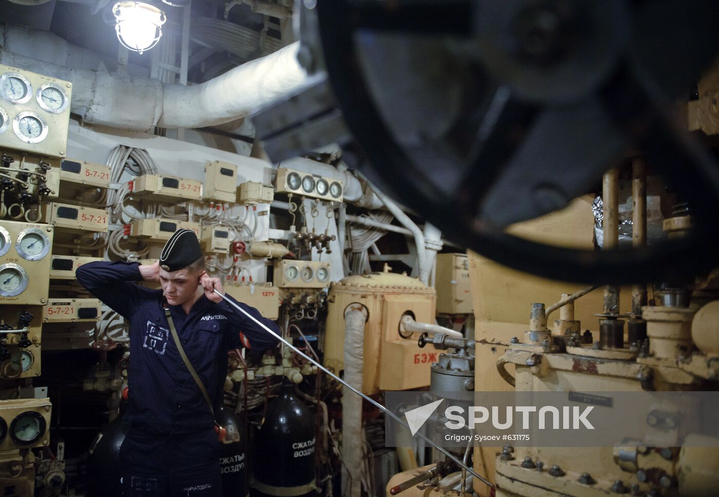 Nuclear-powered cruiser "Peter the Great" continues its voyage ...