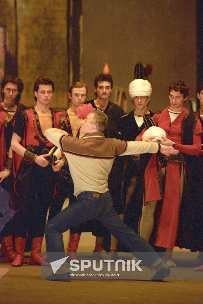 Yury Grigorovich attending rehearsal | Sputnik Mediabank