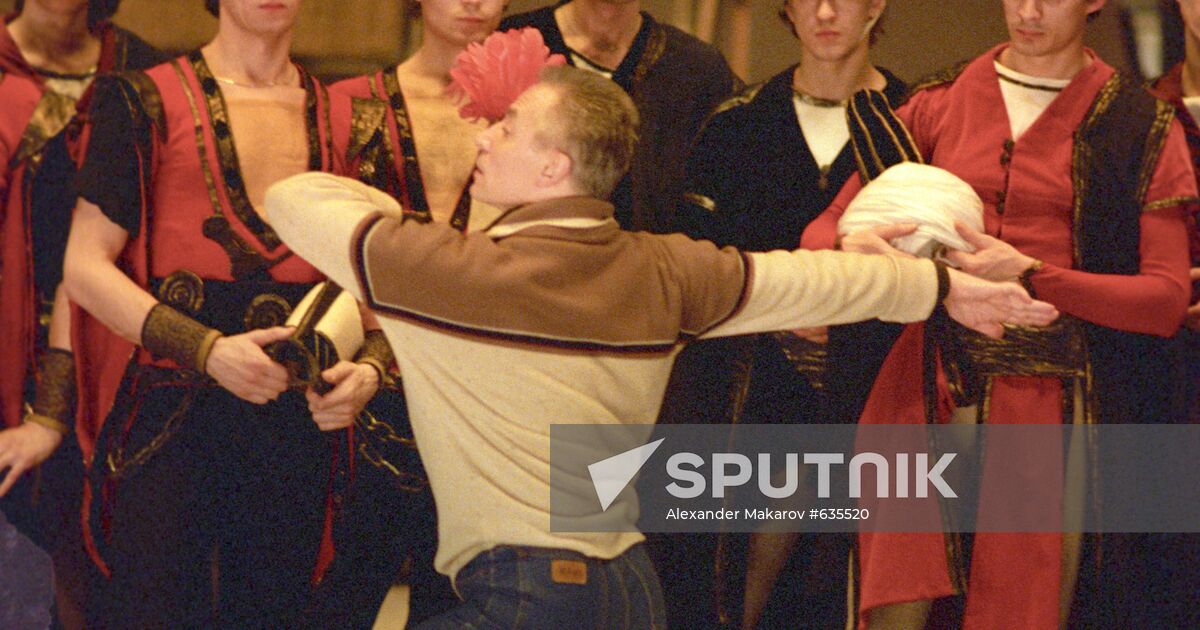 Yury Grigorovich attending rehearsal | Sputnik Mediabank