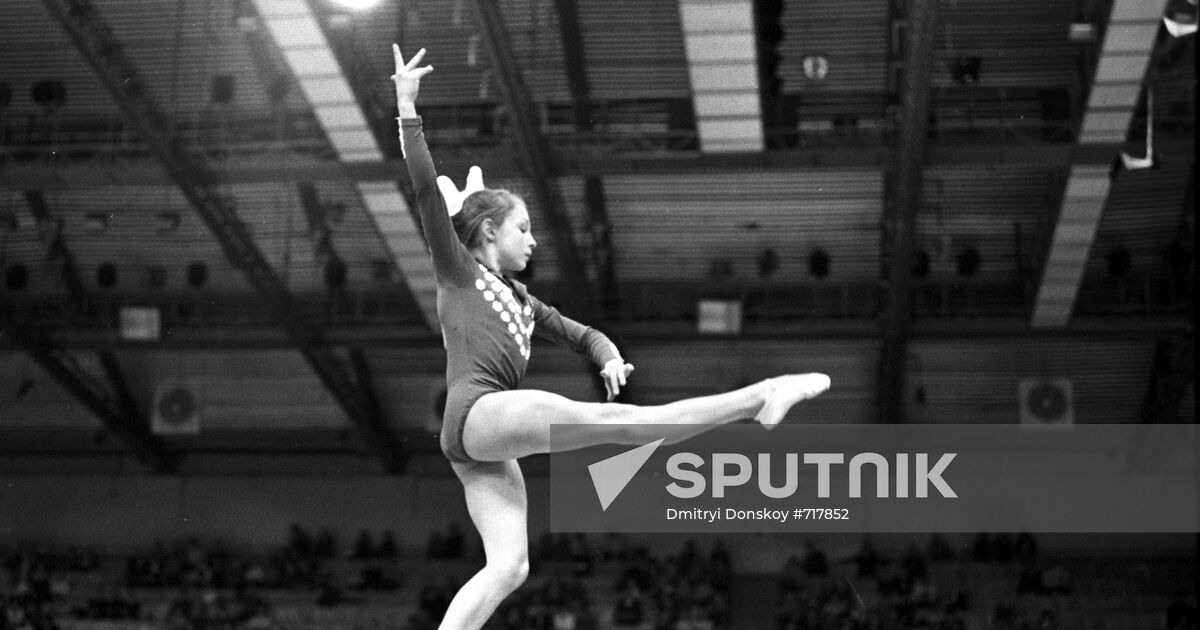Maria Filatova performs on balance beam | Sputnik Mediabank
