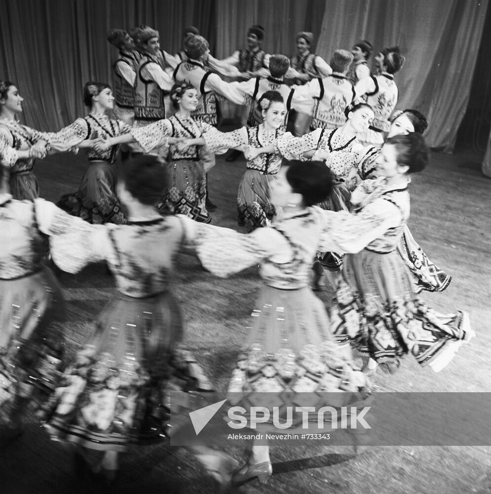 "Moldoveneasca" performed by "Joc" dance ensemble | Sputnik Mediabank