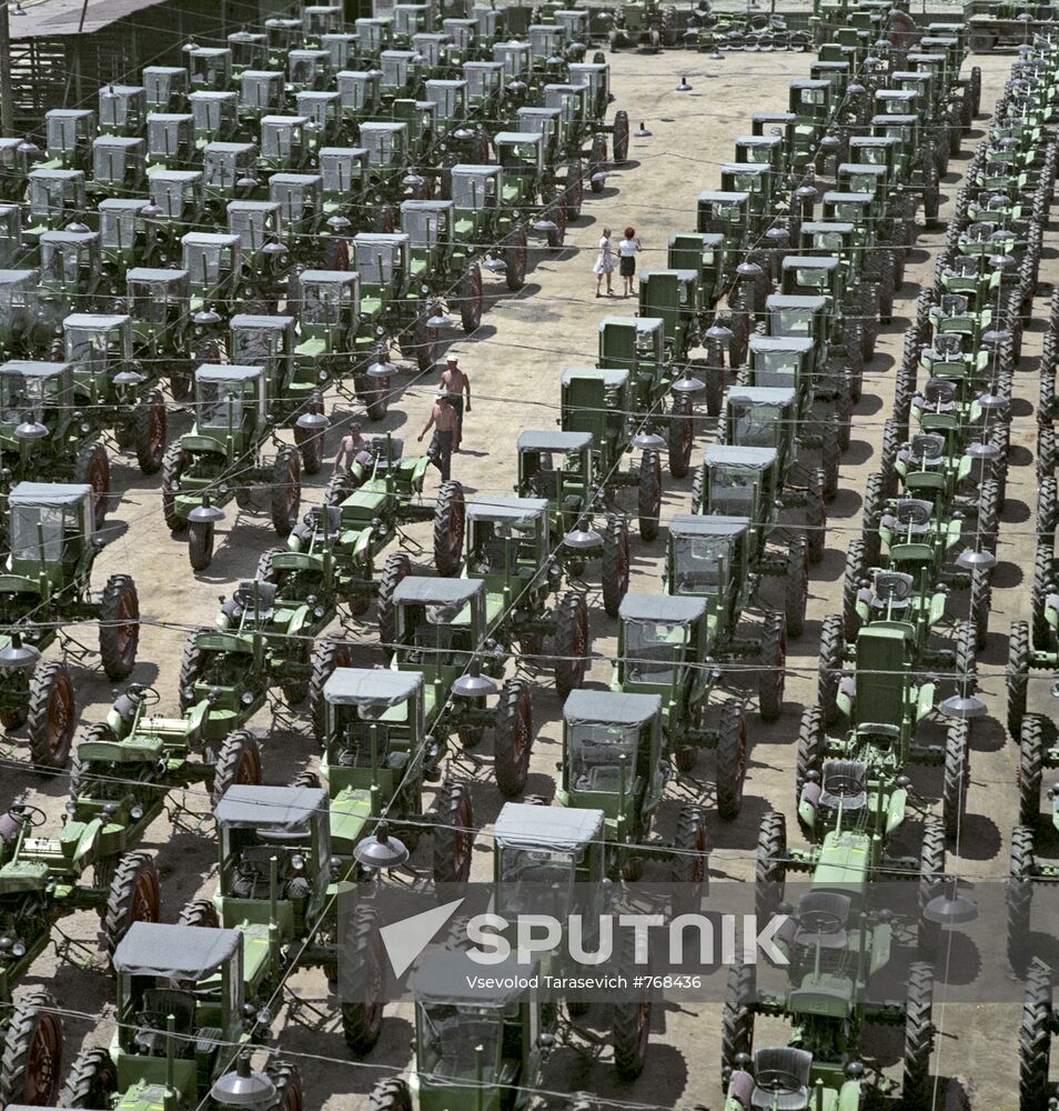 Tashkent Tractor Plant | Sputnik Mediabank