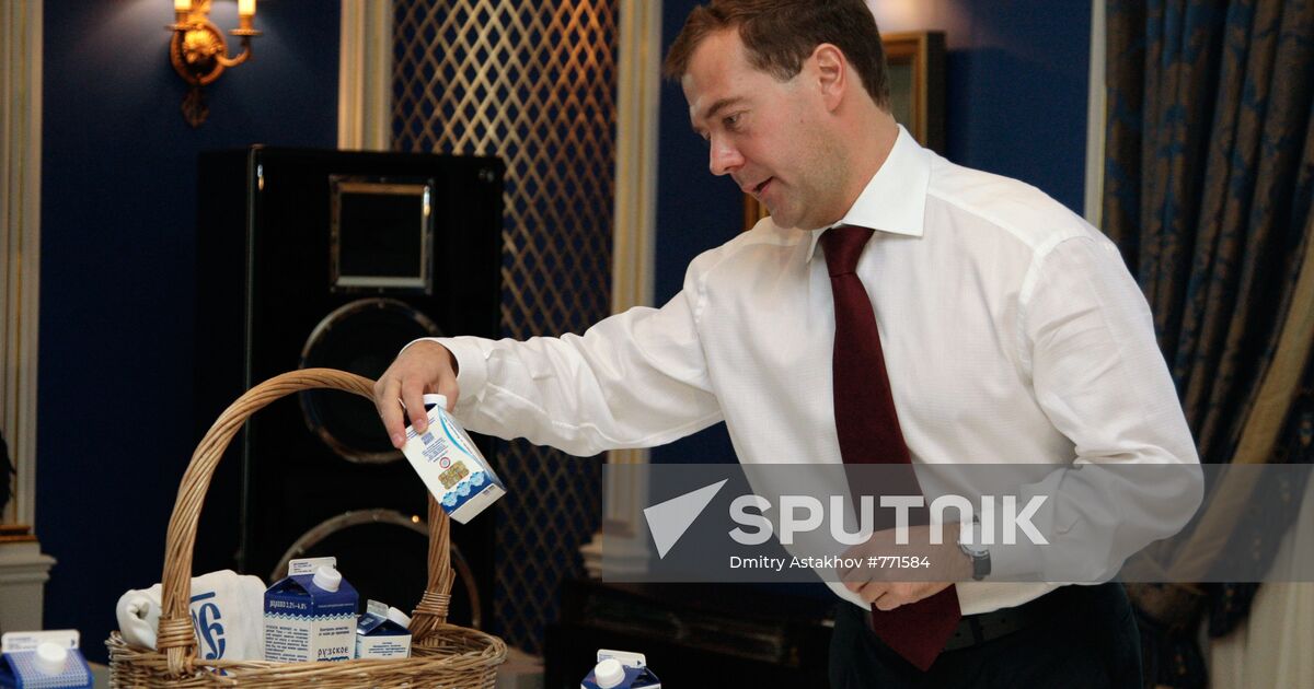 Dmitry Medvedev And Vladimir Putin Meet Sputnik Mediabank