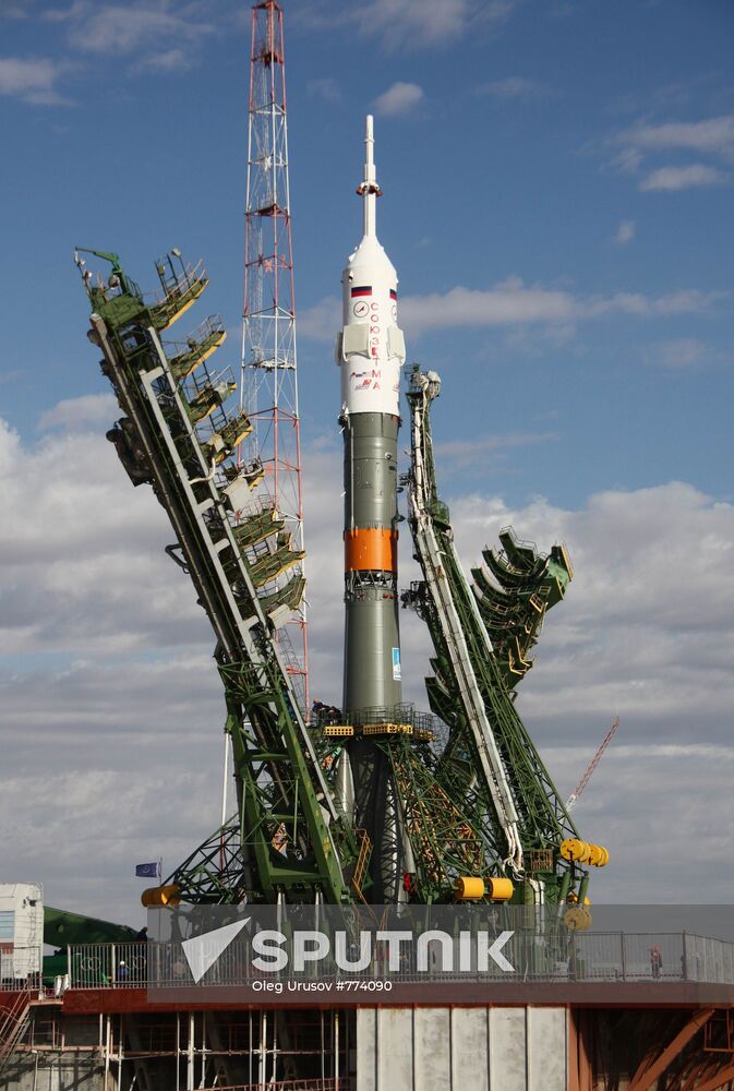 Soyuz-FG launch vehicle delivered to lauch pad | Sputnik Mediabank