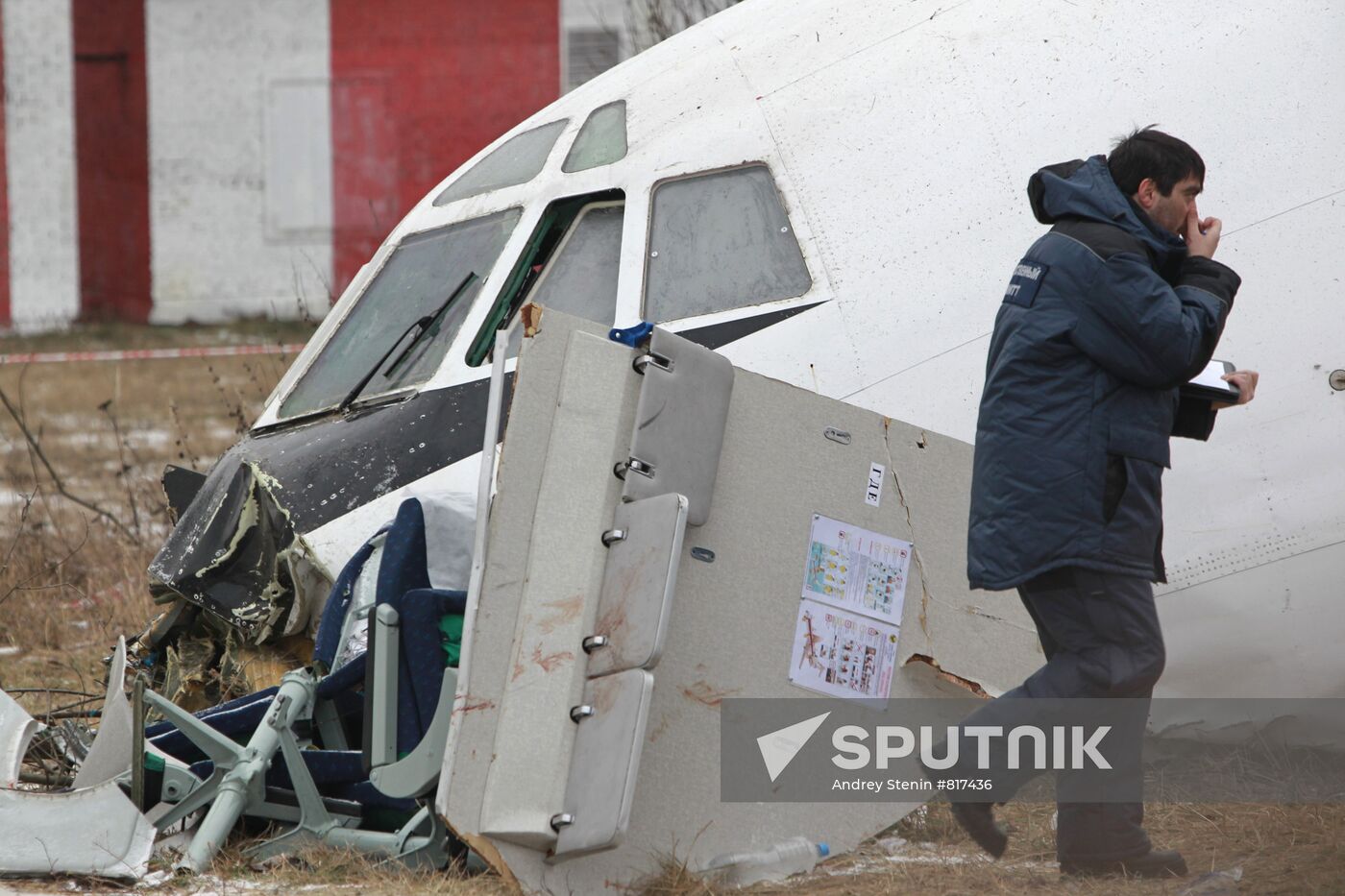 Investigators work at the site of emergency landing of Tu-154 | Sputnik ...