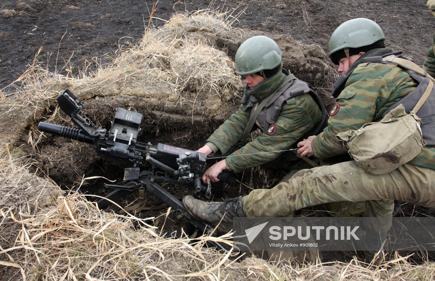 AGS-17 grenade machine gun crew | Sputnik Mediabank