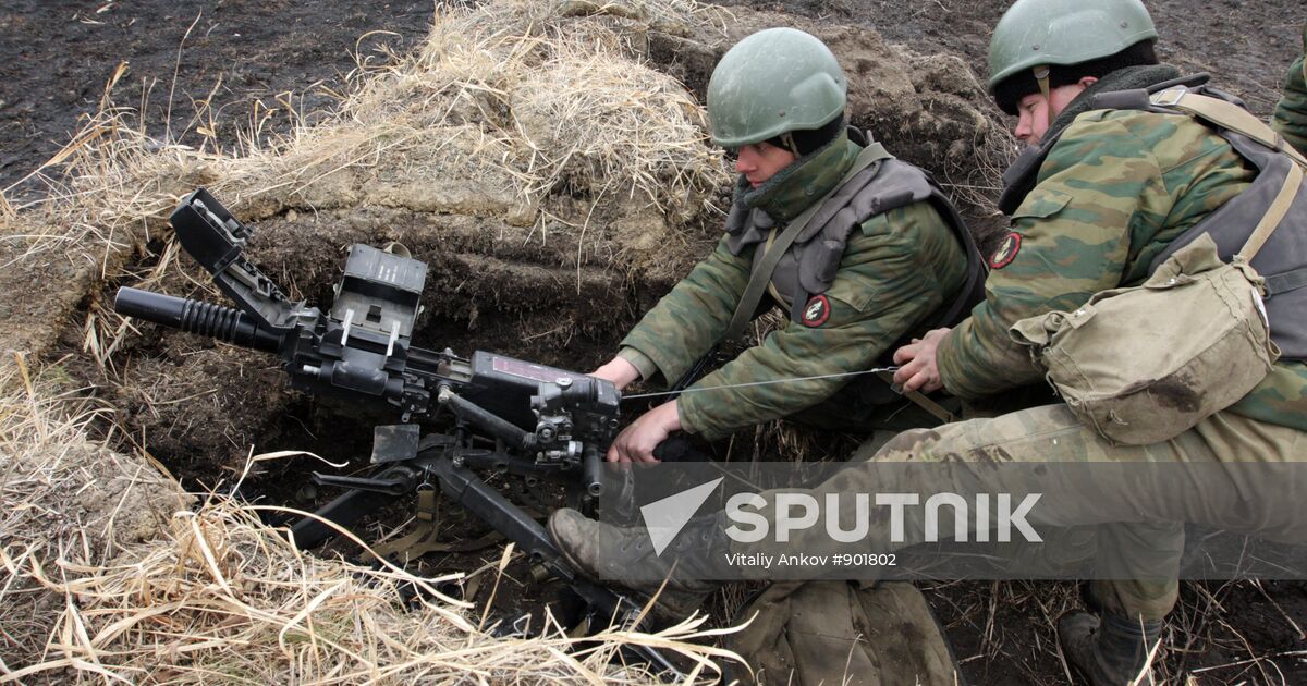 AGS-17 grenade machine gun crew | Sputnik Mediabank