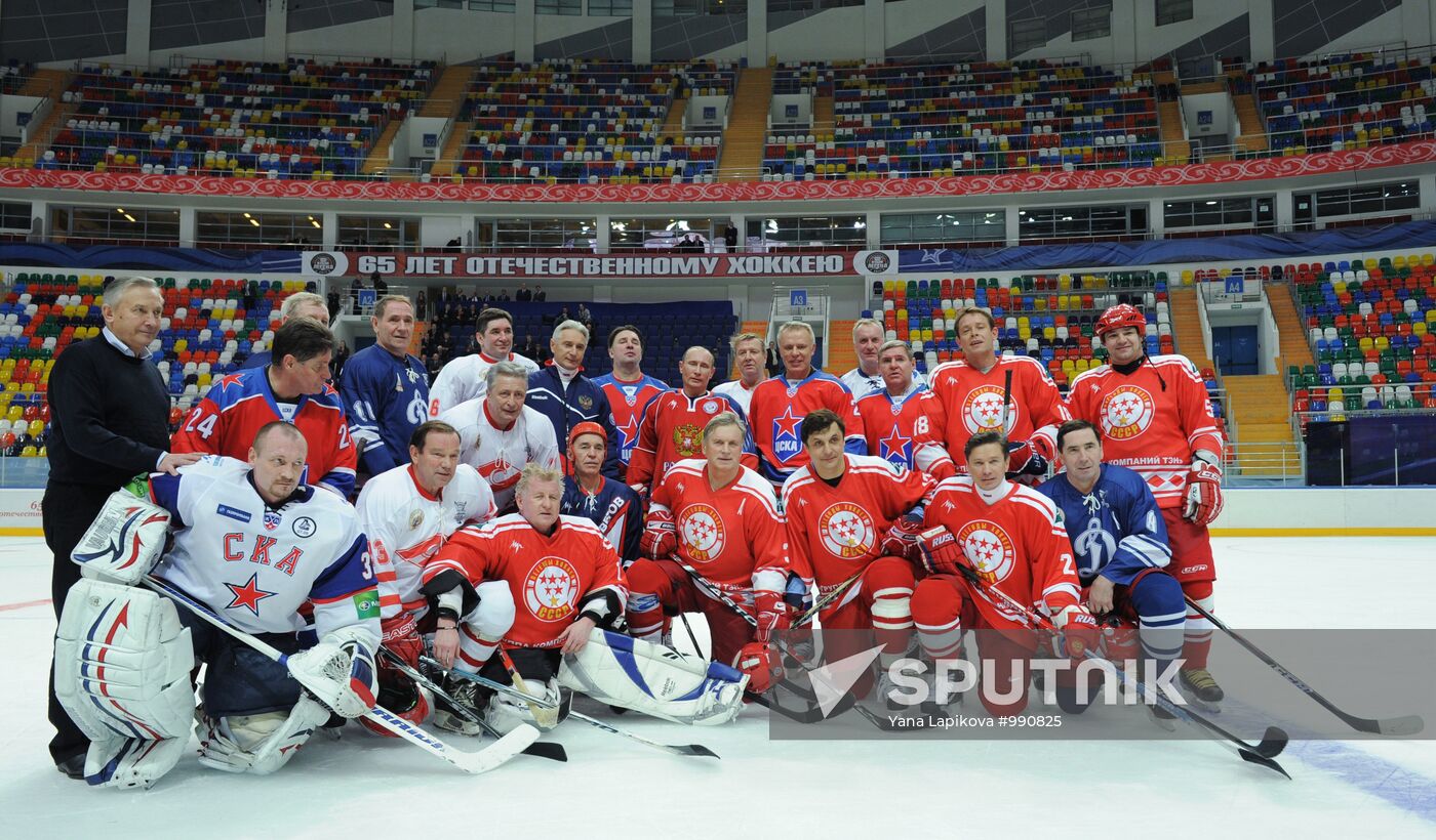 V. Putin joins training session of "Legends of USSR Hockey" club ...