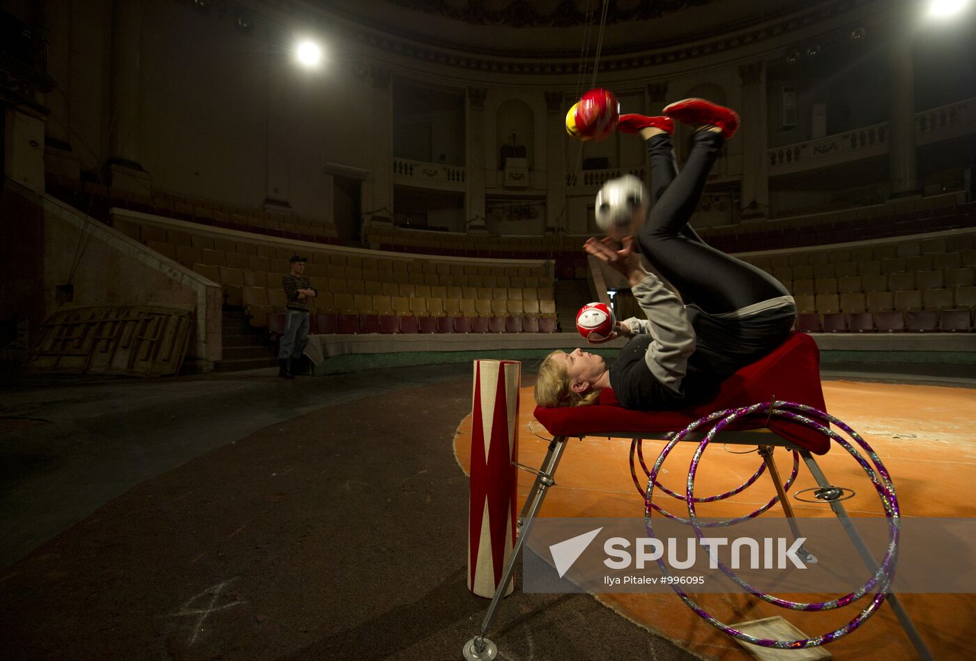 Touring circus of midgets "Glow Little Stars" | Sputnik Mediabank