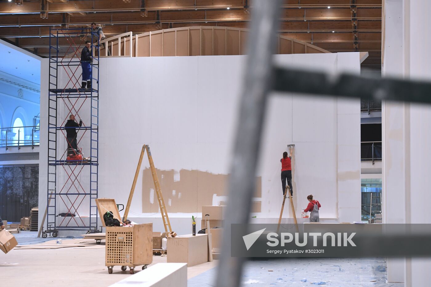 Nesterenko's exhibition "Our Glory, Russian Empire!" installed ...