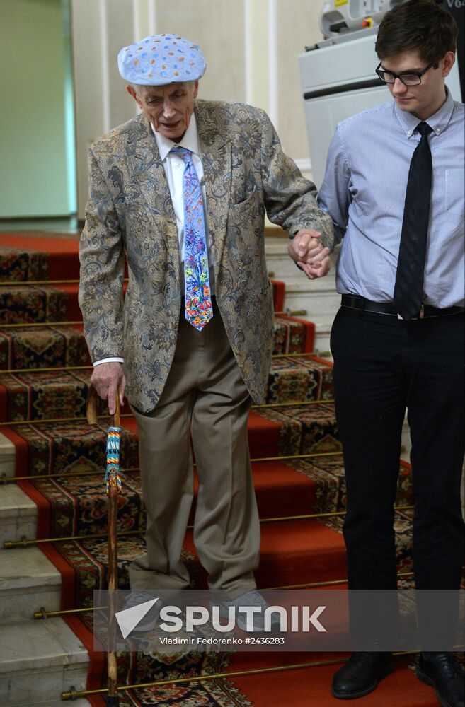 Poet Yevgeny Yevtushenko gives lecture | Sputnik Mediabank