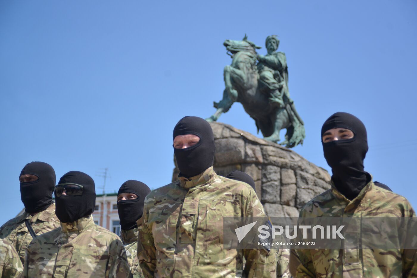 Azov battalion soldiers take oath in Kiev before being sent to Donbass ...