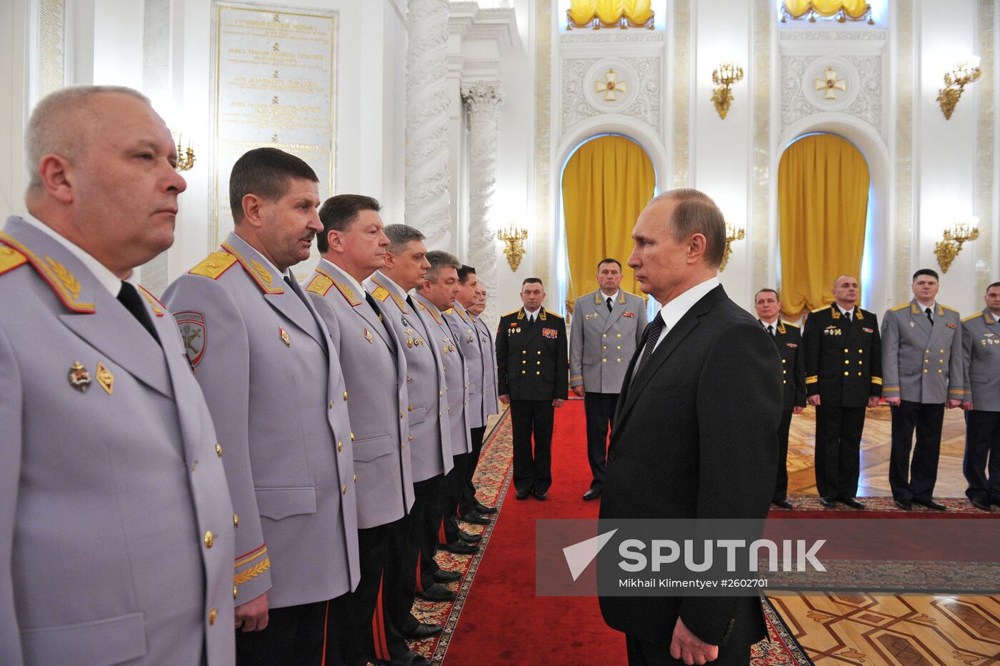 Russian President Vladimir Putin meets with senior officers and ...