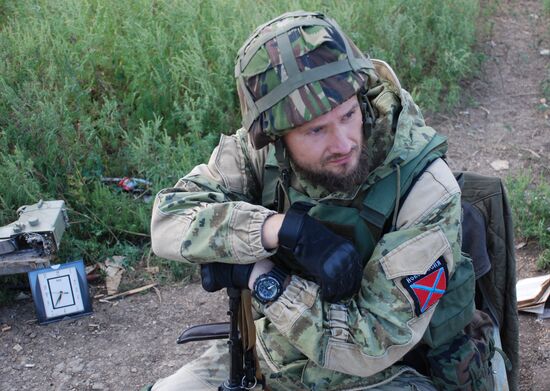 Soldiers of 1st Slavic Brigade of DPR Militia in position near contact ...