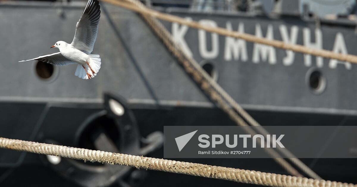 The Kommuna submarine salvage ship of the Russian Black Sea Fleet ...