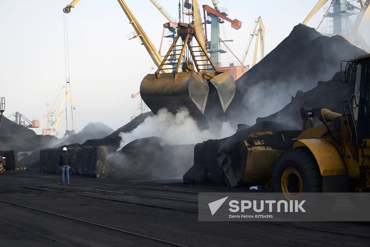 Coal from South Africa unloaded at Odessa port | Sputnik Mediabank