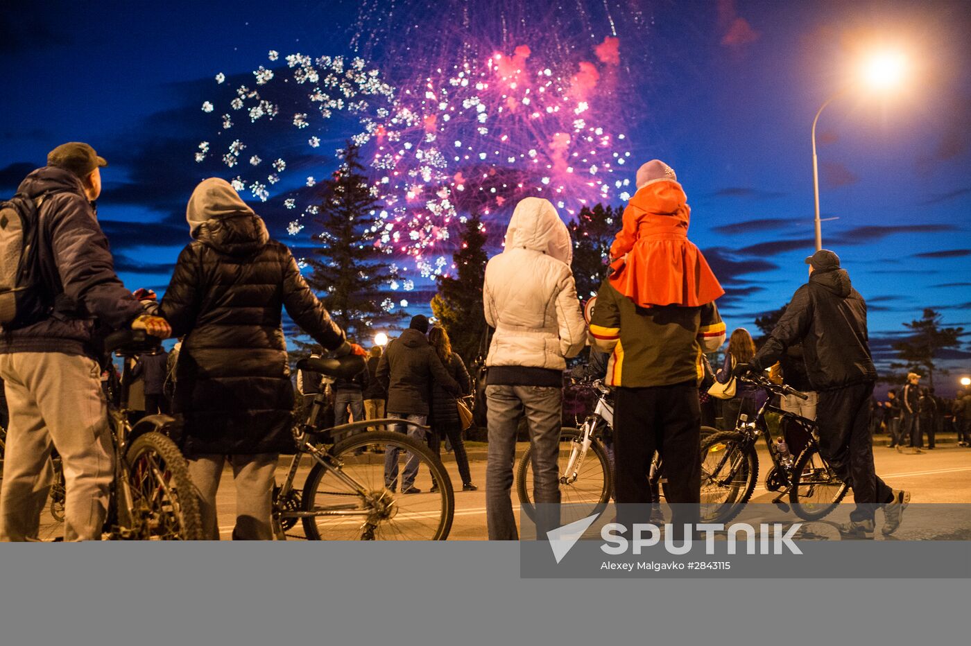 Fireworks across Russia to mark 71st anniversary of Victory in 1941 ...