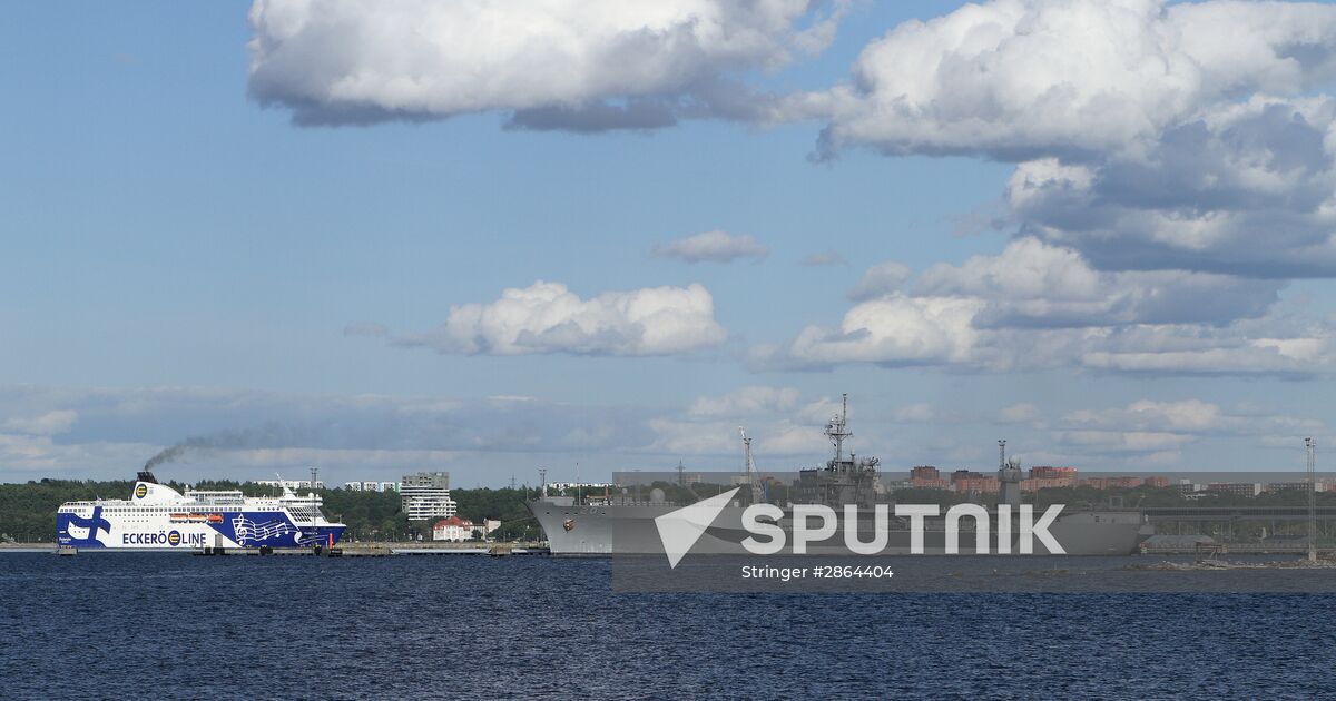 USS Mount Whitney, flagship of Sixth Fleet, in Tallinn port | Sputnik ...