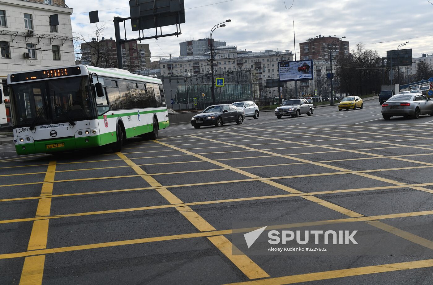 New yellow box markings at intersections in Moscow | Sputnik Mediabank