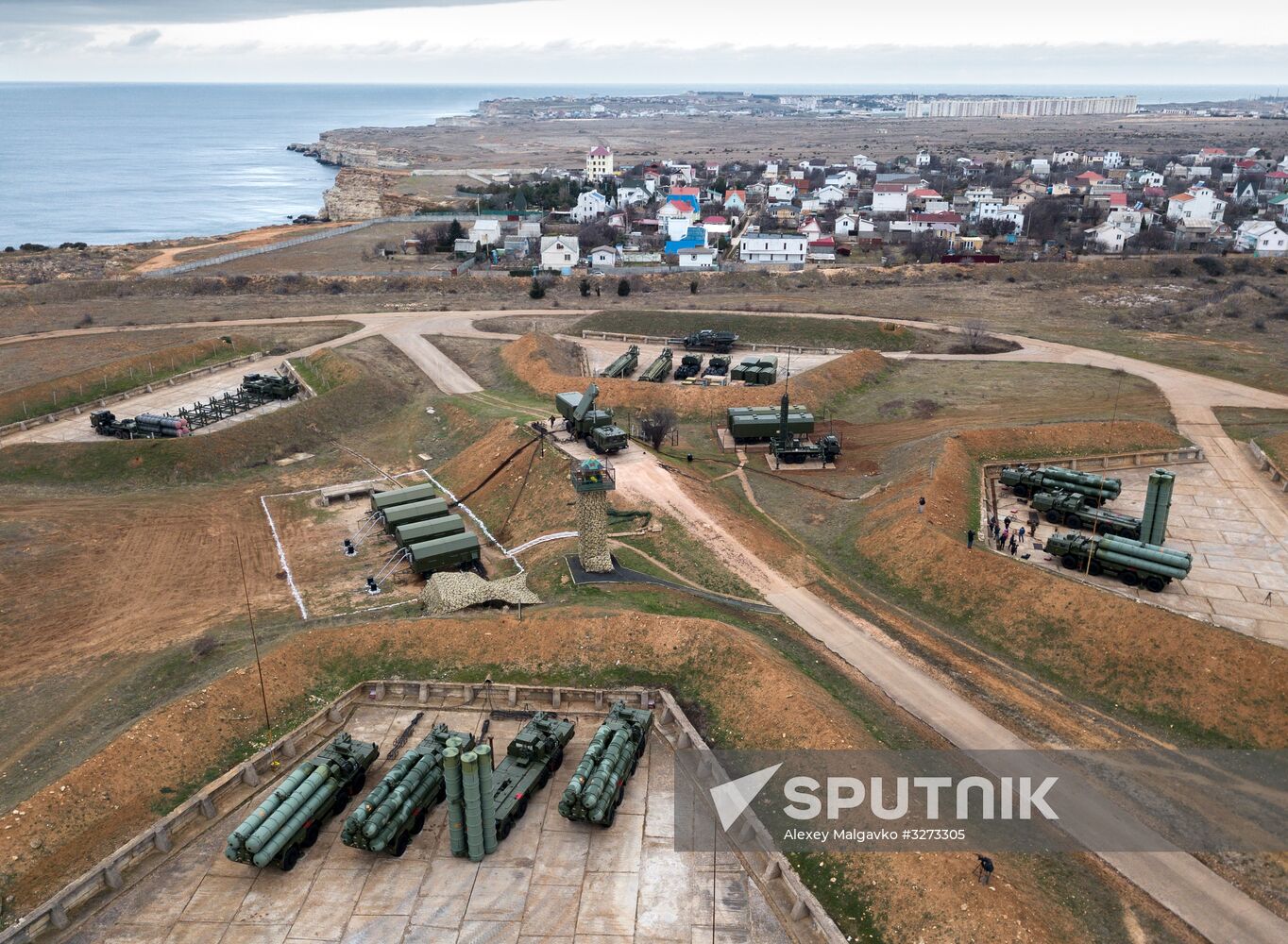 S-400 Triumf anti-air missile systems put on combat duty in Sevastopol ...