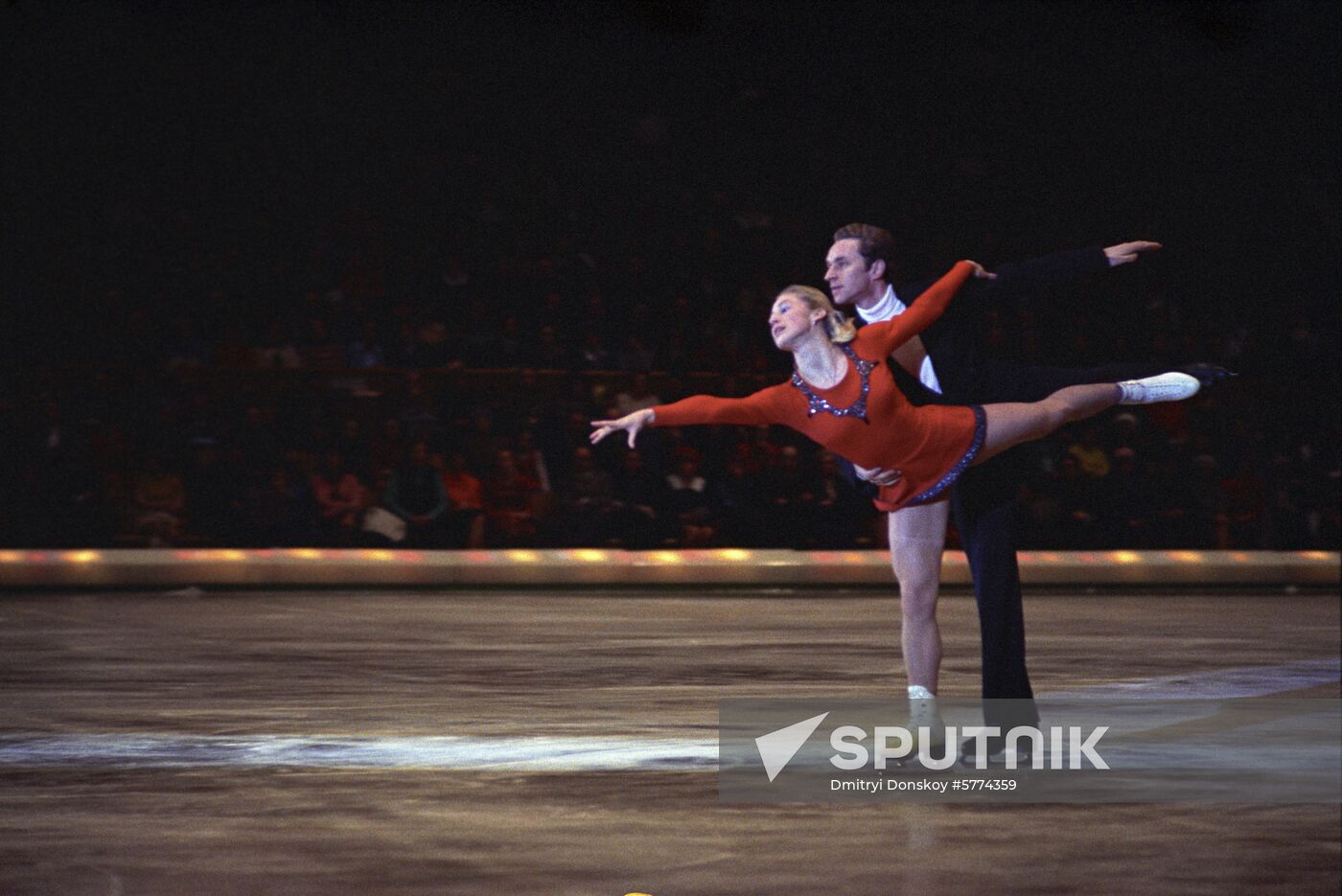 Figure skaters Kyudmila Smirnova and Alexei Ulanov | Sputnik Mediabank