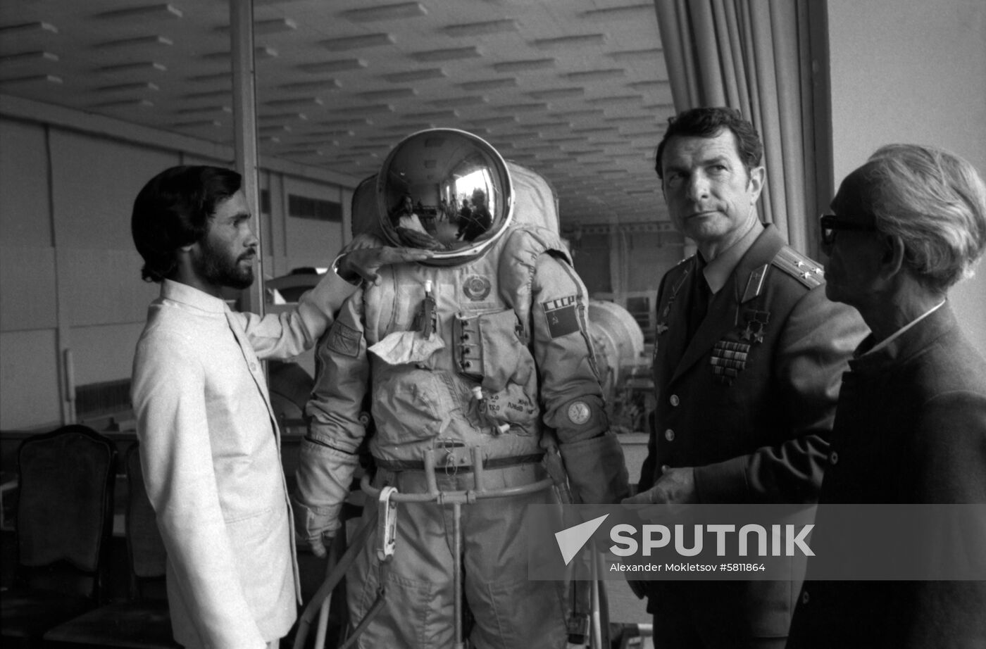 Jawaharlal Nehru Prize recipients Chidananda Saikyashu and Deo Prasad ...