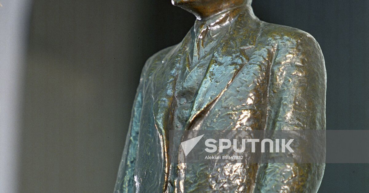 Vladimir Lenin sculpture by Nikolai Andreyev | Sputnik Mediabank