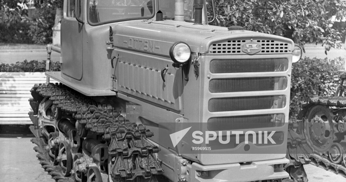 DT-75M caterpillar tractor from Volgograd Tractor Plant | Sputnik Mediabank