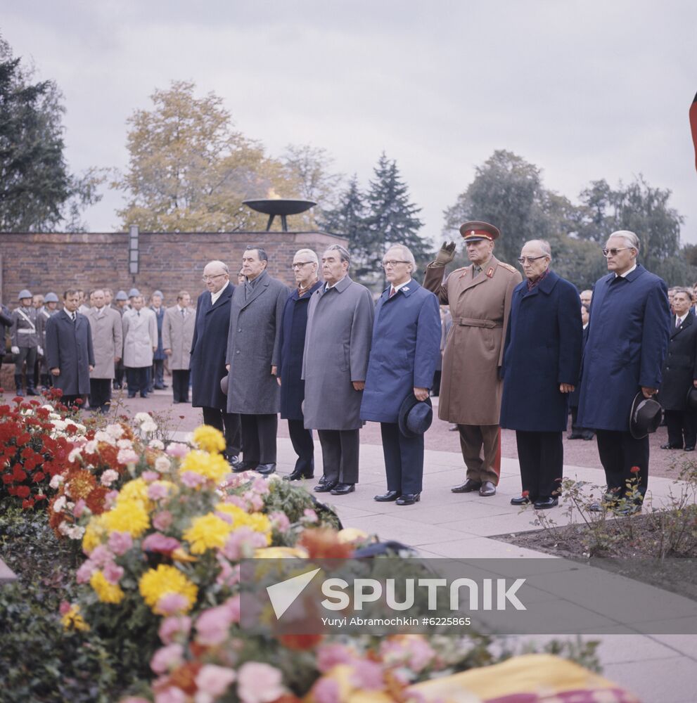 Soviet party and governmental delegation visits German Democratic ...